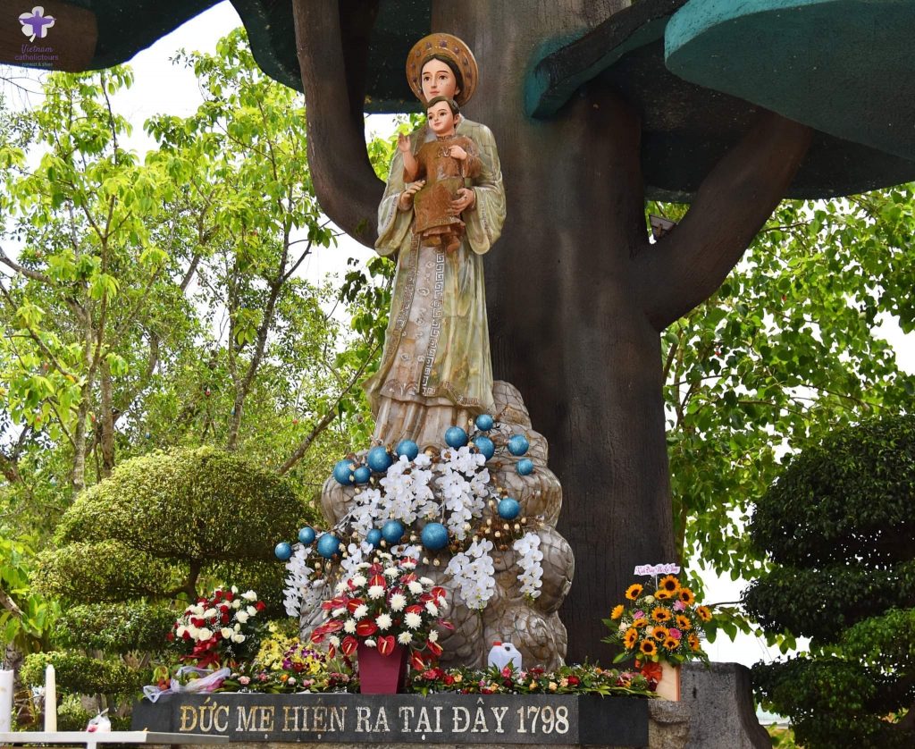 Trung tâm hành hương Đức Mẹ La Vang Quảng Trị - Giờ Thánh Lễ